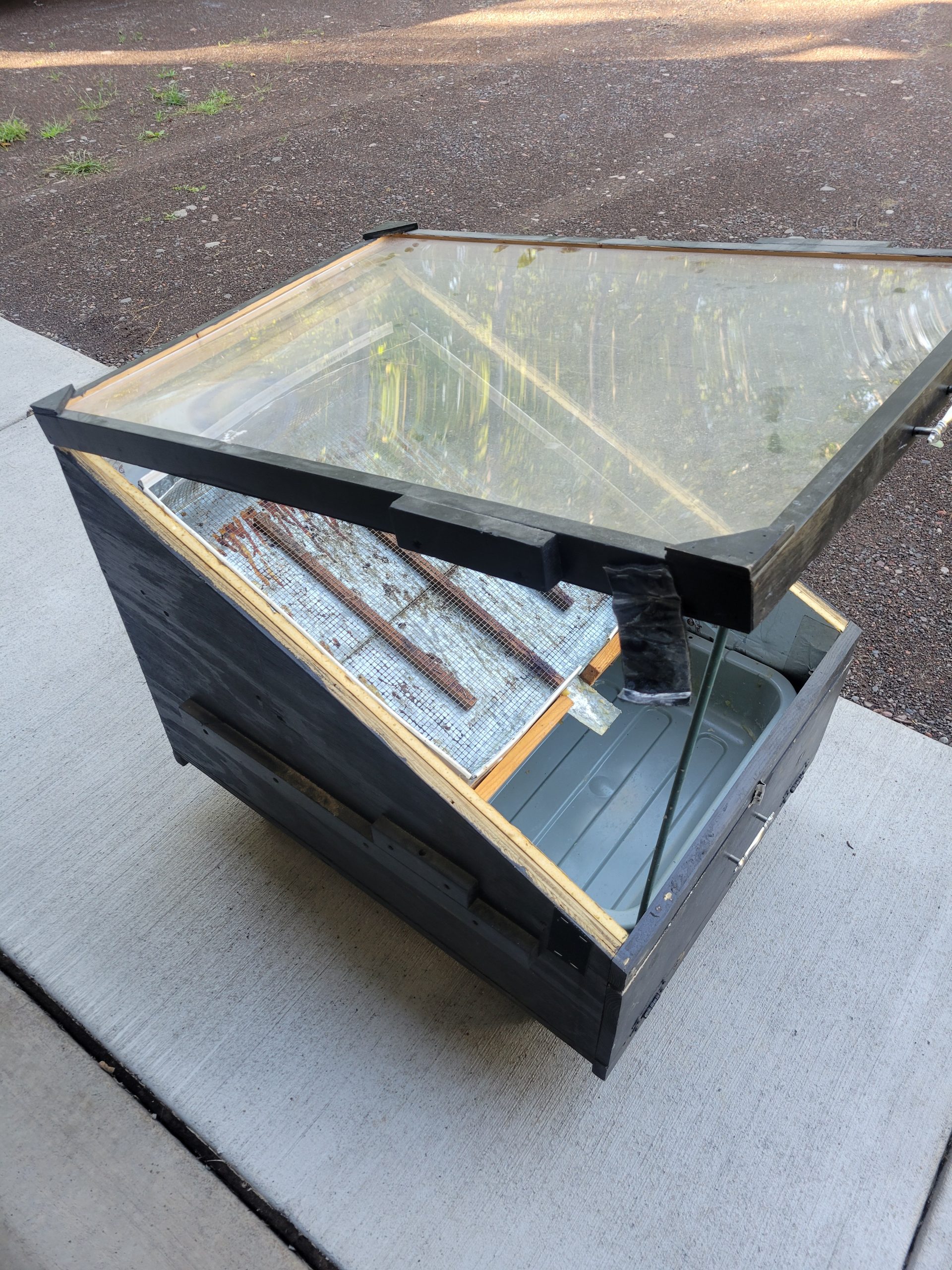 Solar Wax Melter – NE Minnesota Beekeepers Association